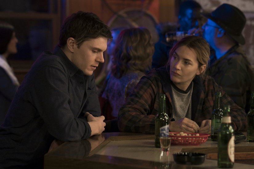 AwardsWatch - Interview: Evan Peters talks ‘Mare of Easttown’ and his ...