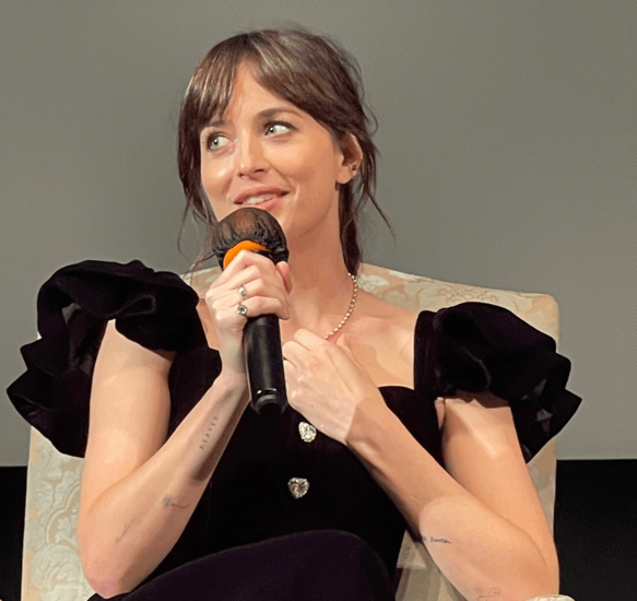 AwardsWatch - Interview: Dakota Johnson talks ‘The Lost Daughter ...